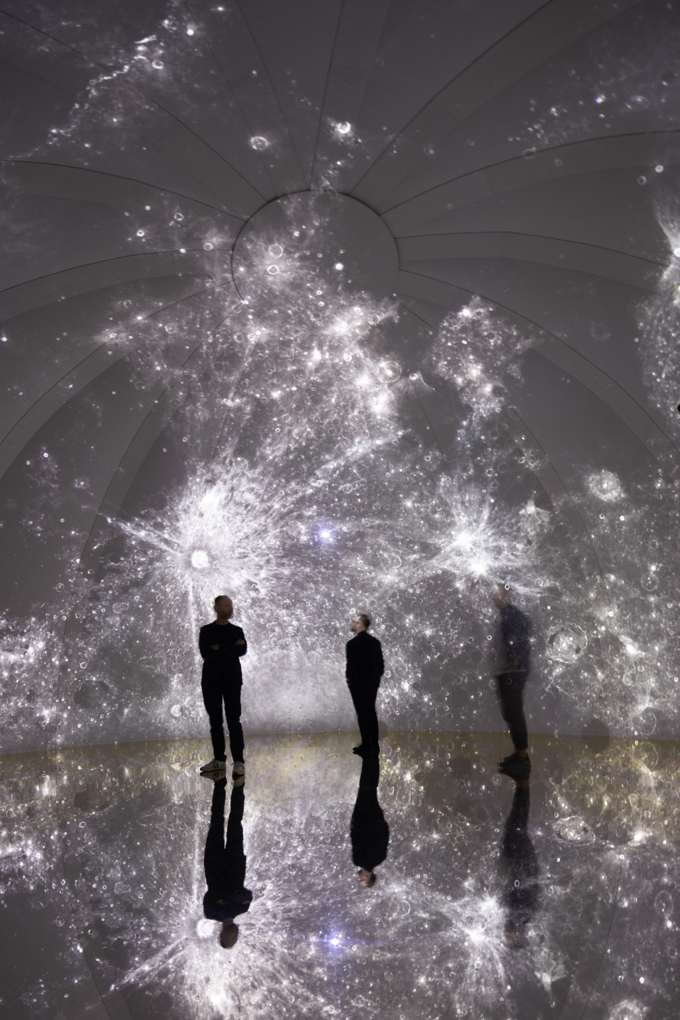 Leandro Erlich. Schwerelos - Kunstmuseum Wolfsburg