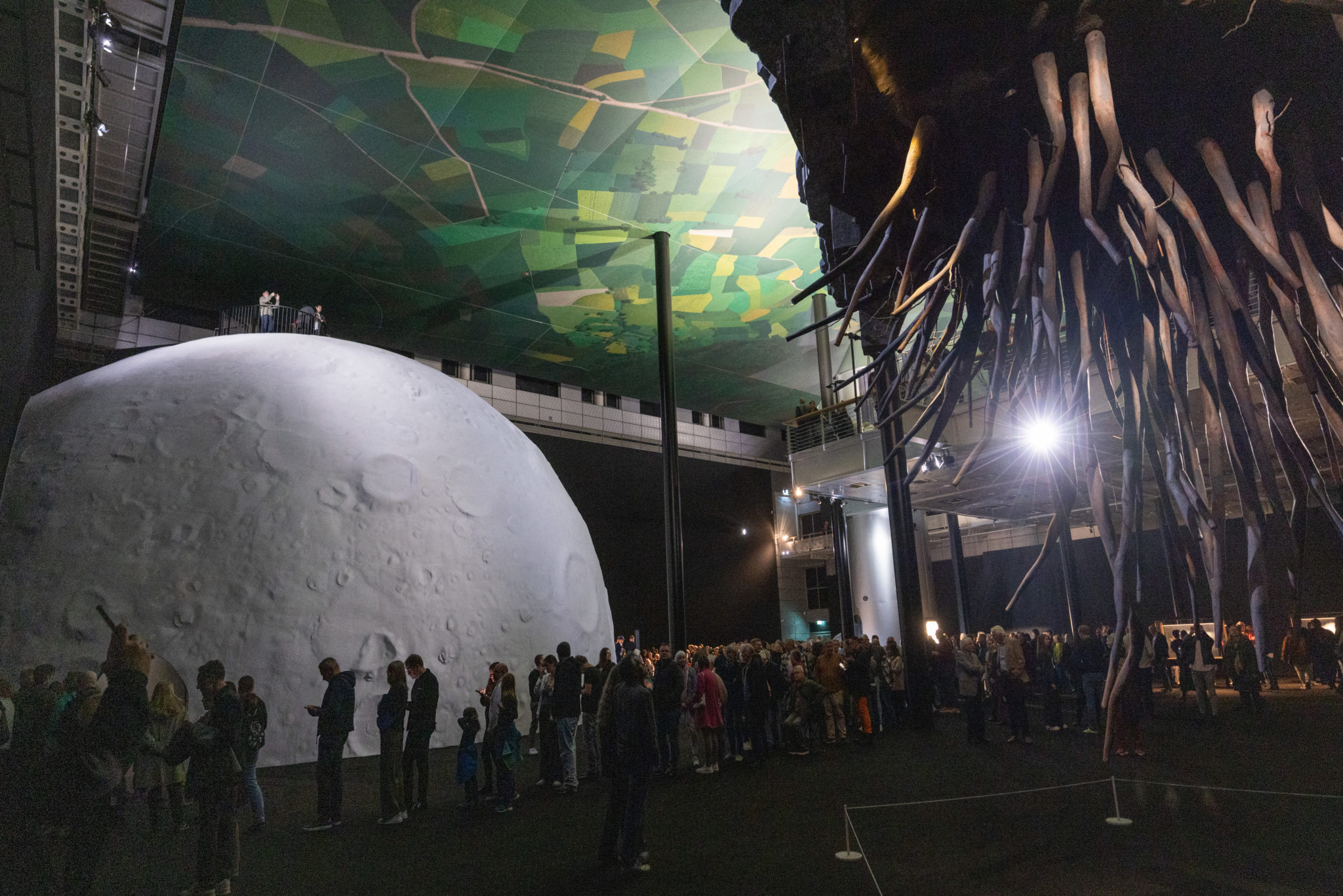 Wow-Effekte garantiert: Eröffnung mit Art Rave der neuen Ausstellung ...