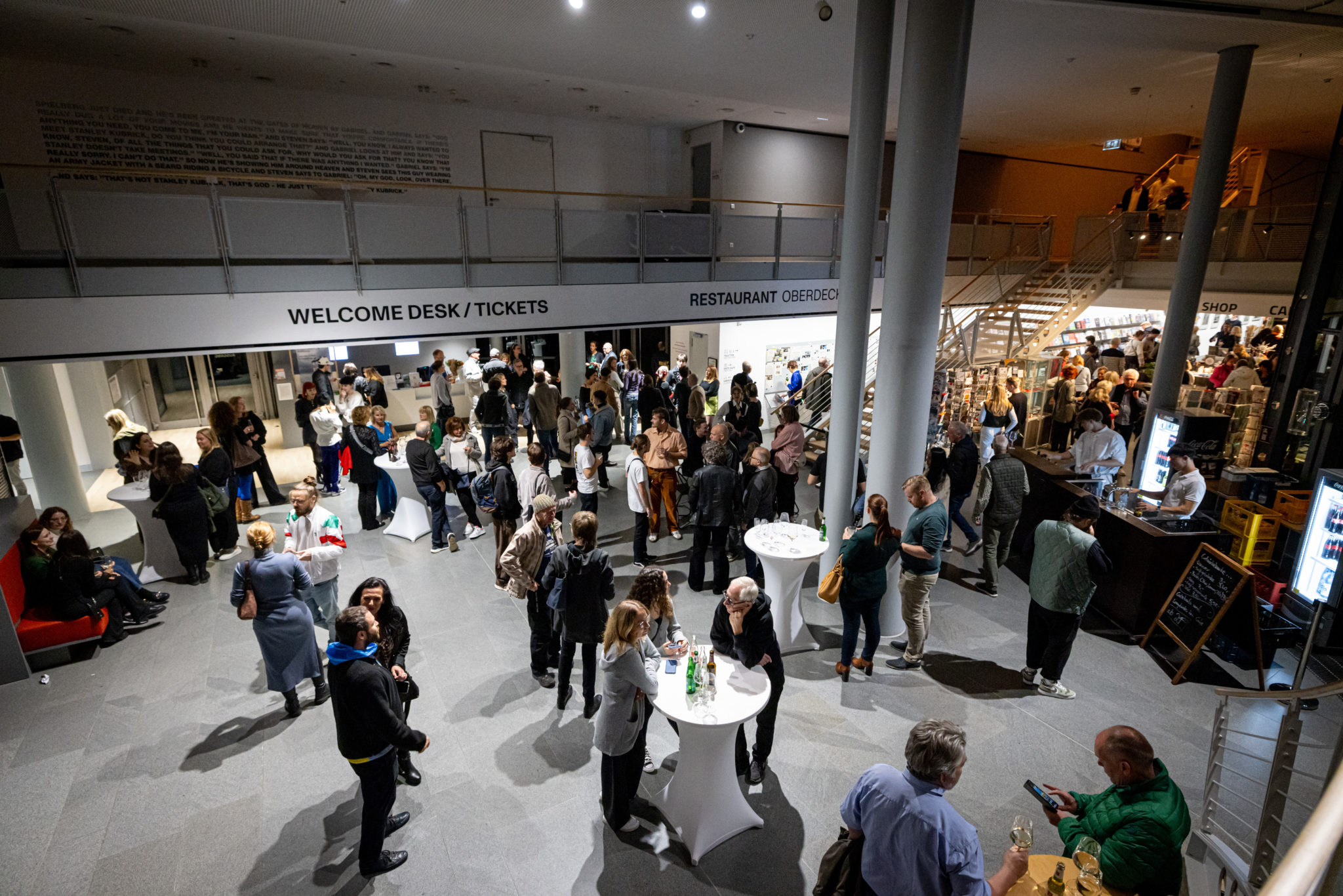 Wow-Effekte garantiert: Eröffnung mit Art Rave der neuen Ausstellung ...